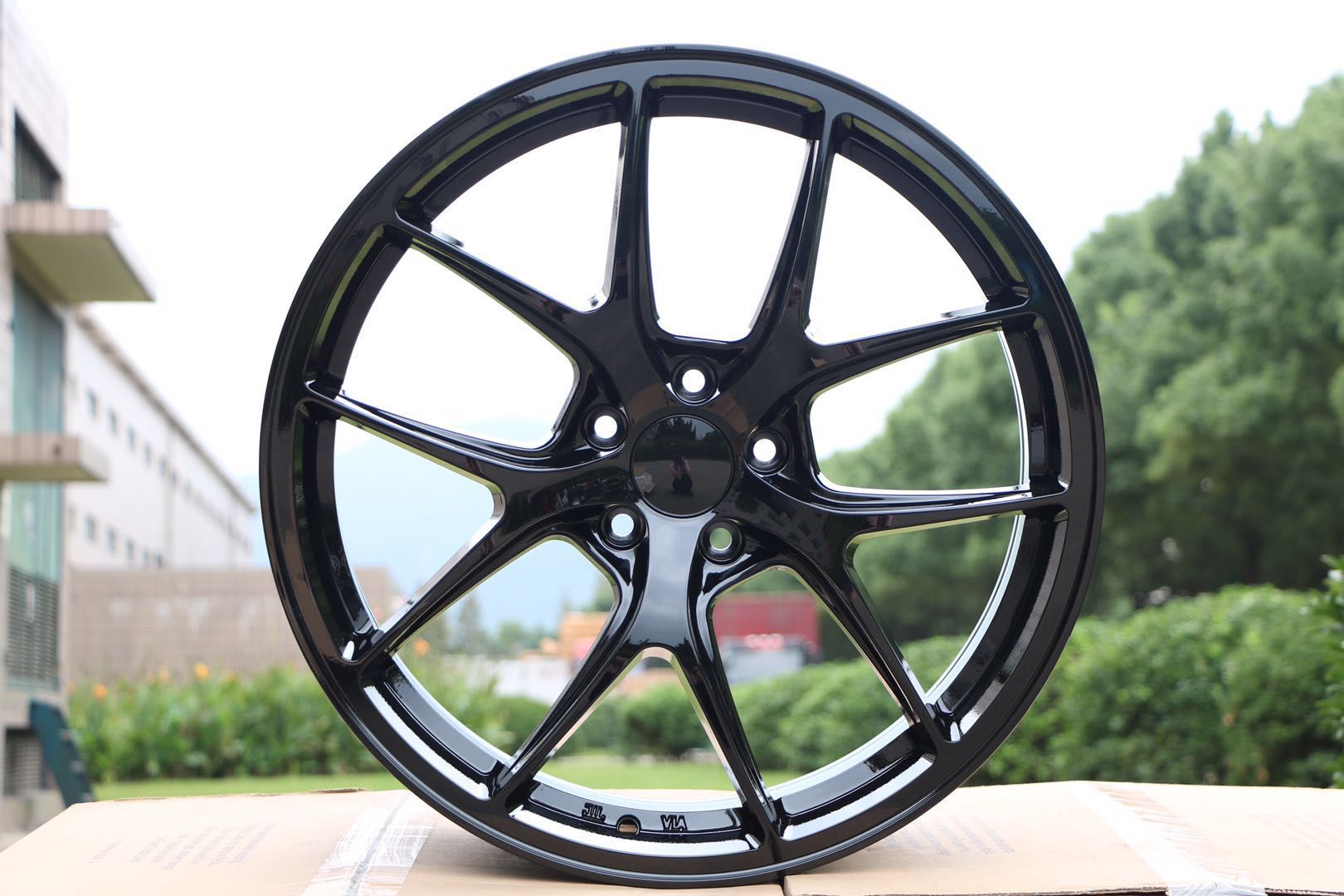 1 replacement wheel brand new / W005 Gloss Black 19x9.5 ET35 5x114.3 C ...